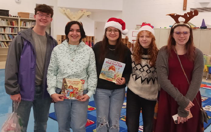 Taylorville High School Library Club visits Central School – The Breeze ...