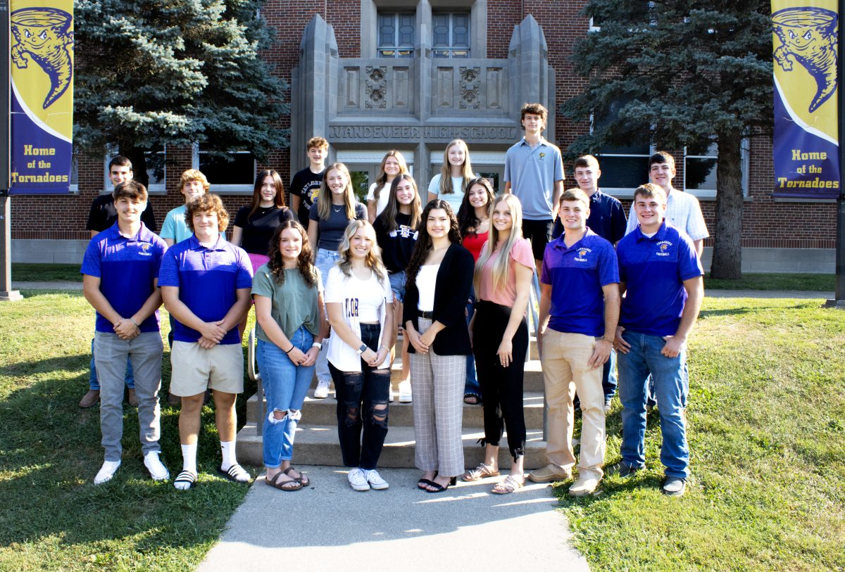 Taylorville High School 2024 Homecoming Court – The Breeze-Courier